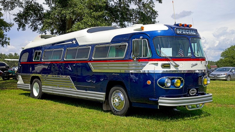 Flxible StarLiner : un bus vintage transformé en camping-car | Camping ...