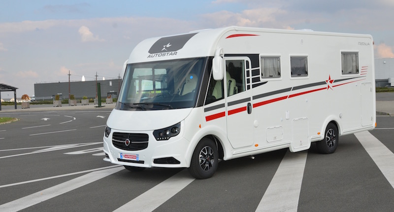 Autostar 720 SUA : le salon en mode pluriel | Campingcarlesite