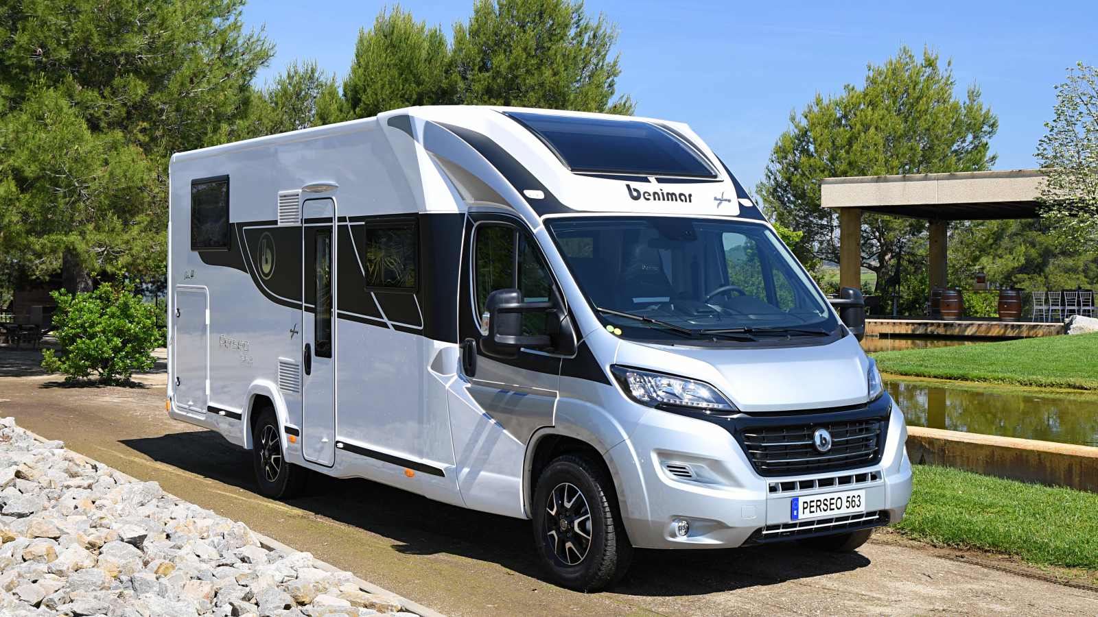 Benimar Perseo Édition 40 ans, l'art du profilé | Campingcarlesite