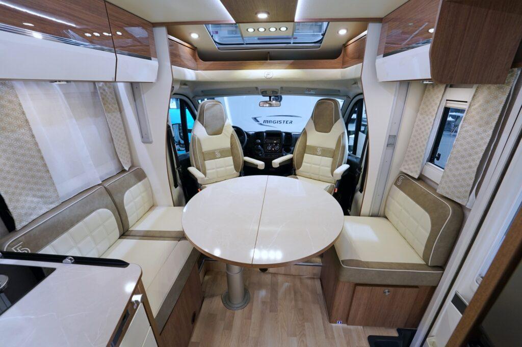 Fleurette Magister 70 LMF : un compact à lit central bien agencé ...