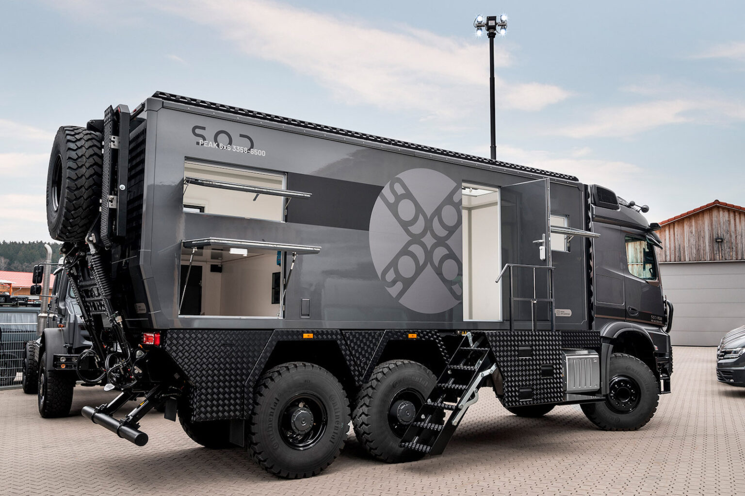 SOD Peak 6x6 - Un camion d’aventure exceptionnel à ... 1,5 million d ...