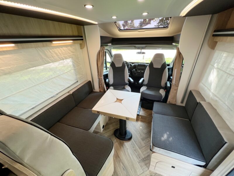 Chausson 724 "Etape Line" : un camping-car à vocation multiple ...