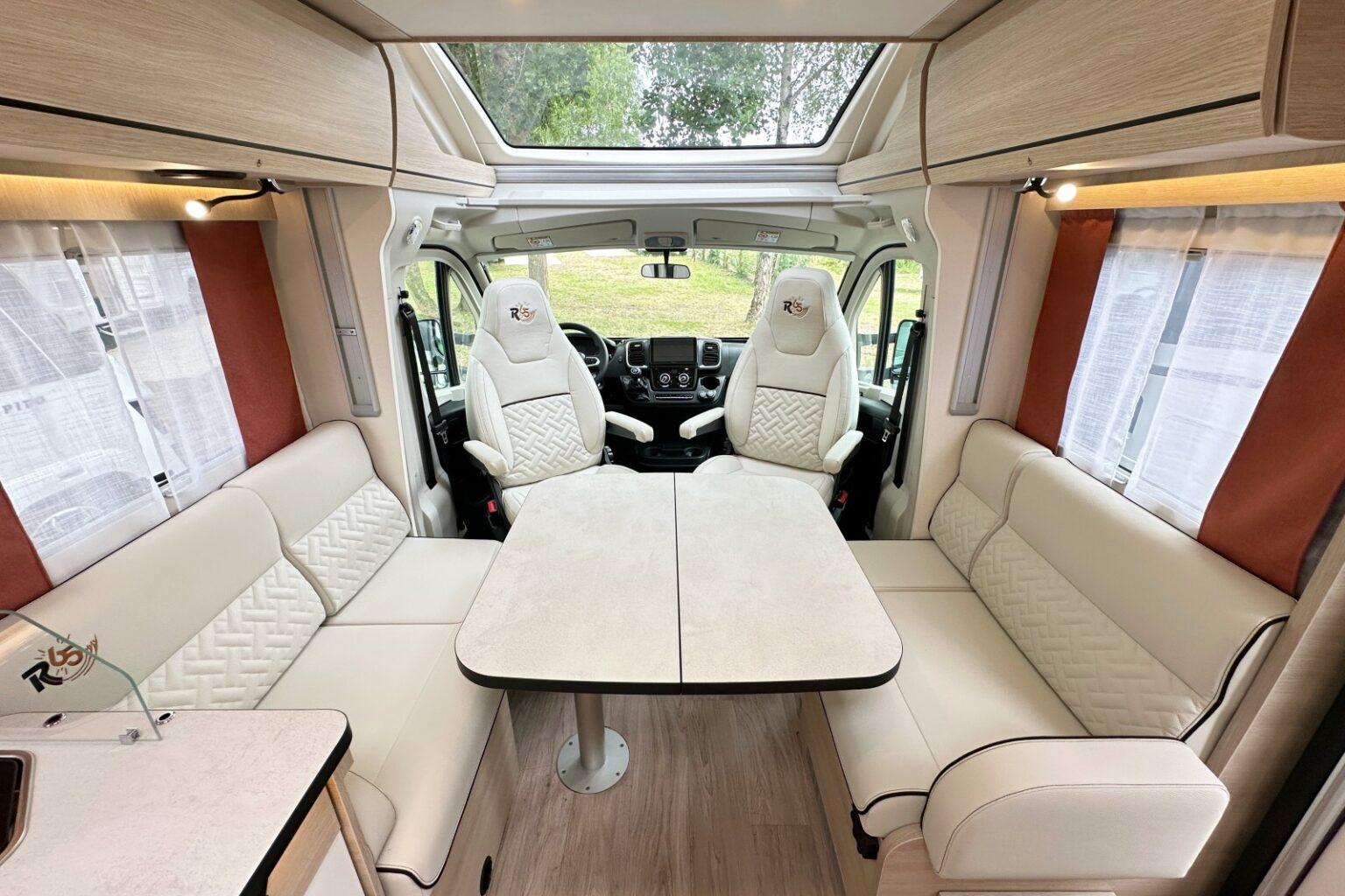 Petit camping-car sur Mercedes Sprinter - EURA MOBIL XTura 686 EF ...