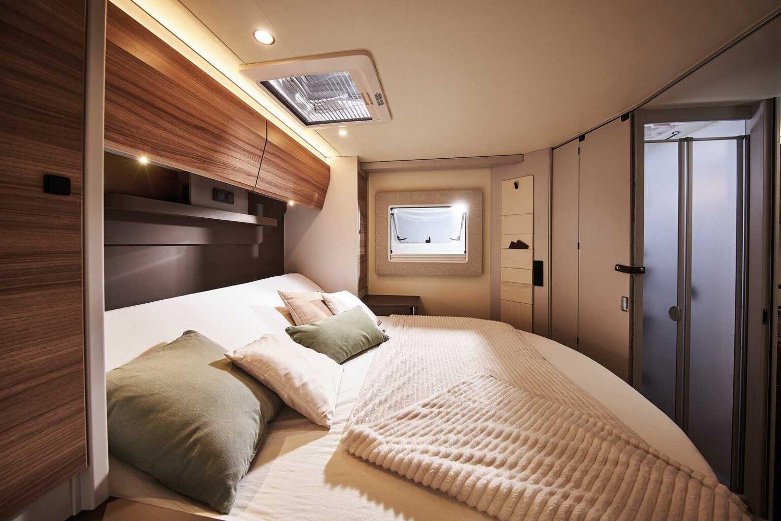 Camping-cars Bürstner B66 : du cuir, du lithium et la boite auto ...