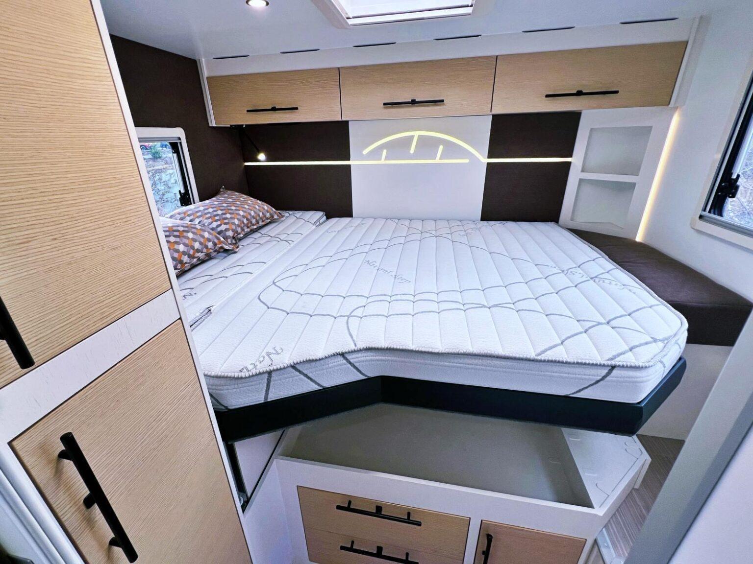 Tous les camping-cars profilés avec lit central, de 6,49 m à 7,61 m ...